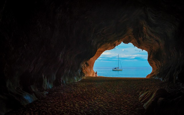11 Most Beautiful Caves and Caverns in the World – Pictures