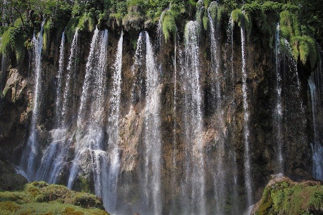 12 Most Beautiful Waterfalls in the World in Pictures